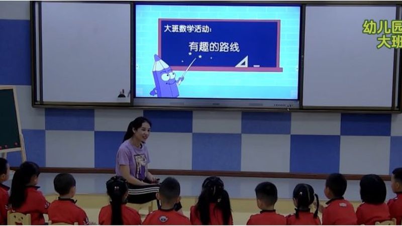 幼儿园公开课大班数学《好玩的路线》