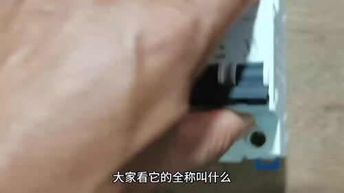 断路器外壳文字及符号的含义