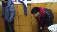 教室里混乱的场面