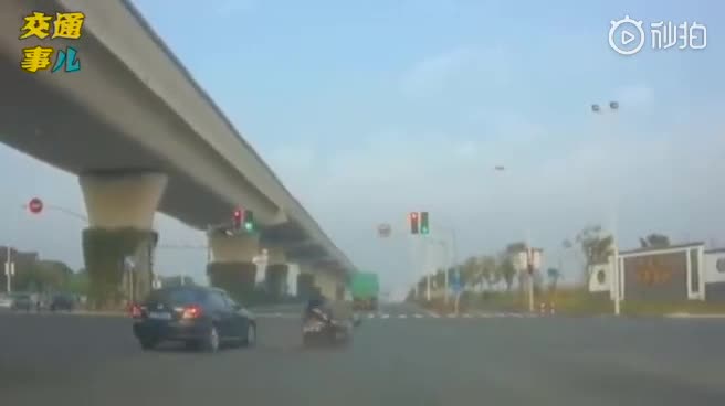 法律面前无弱势,电动车闯红灯被撞就该自己承担责任!