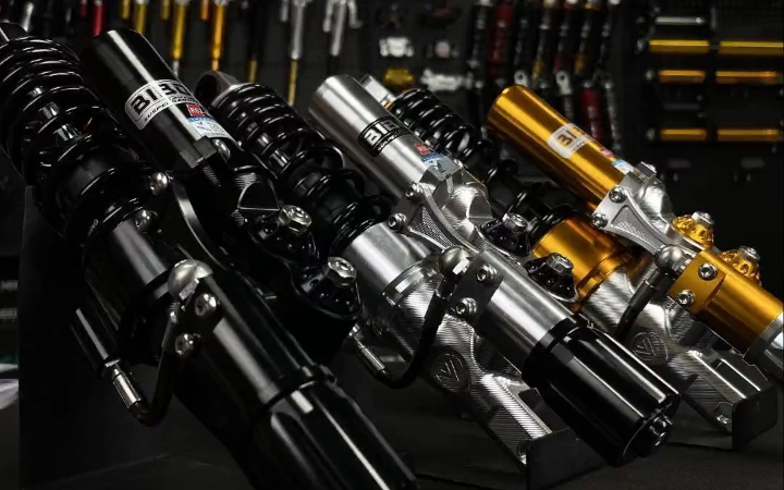 这条视频教会你!到手的减震该怎么调合适的状态 这里以比博士RS3...