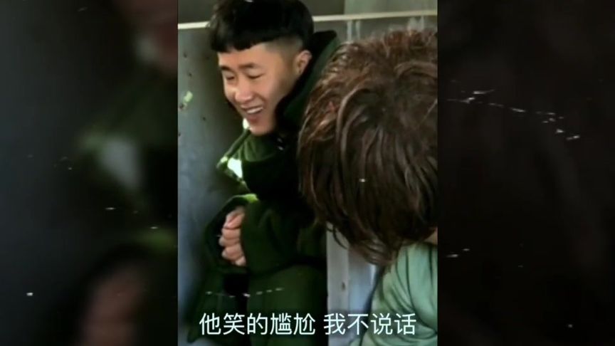 两哥们去卫生间忘带手纸了,情急之下创作此神曲,一定会火遍网络