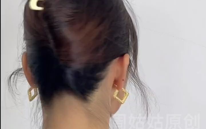 【发型】简单U型发簪法式优雅盘发!