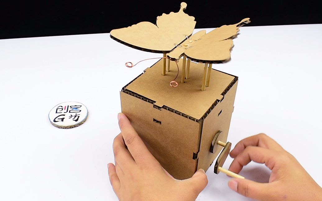 废纸板新创意!做的纸板蝴蝶还能挥翅膀,当手工作业超赞