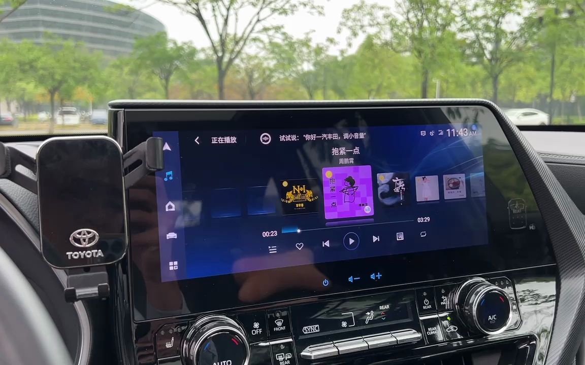 丰田皇冠陆放新玩法:关闭天窗