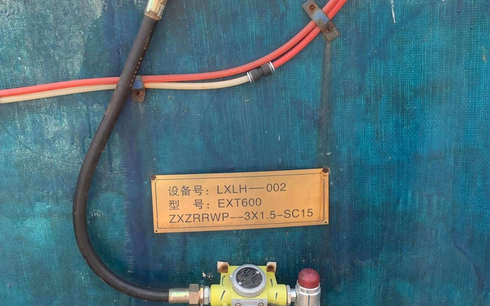 防爆区域的电器连接处 应当使用防爆挠管进行连接