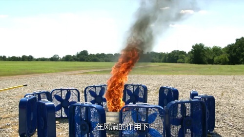 不可思议的火焰龙卷,开启风扇后火焰旋转上升,这是什么原理