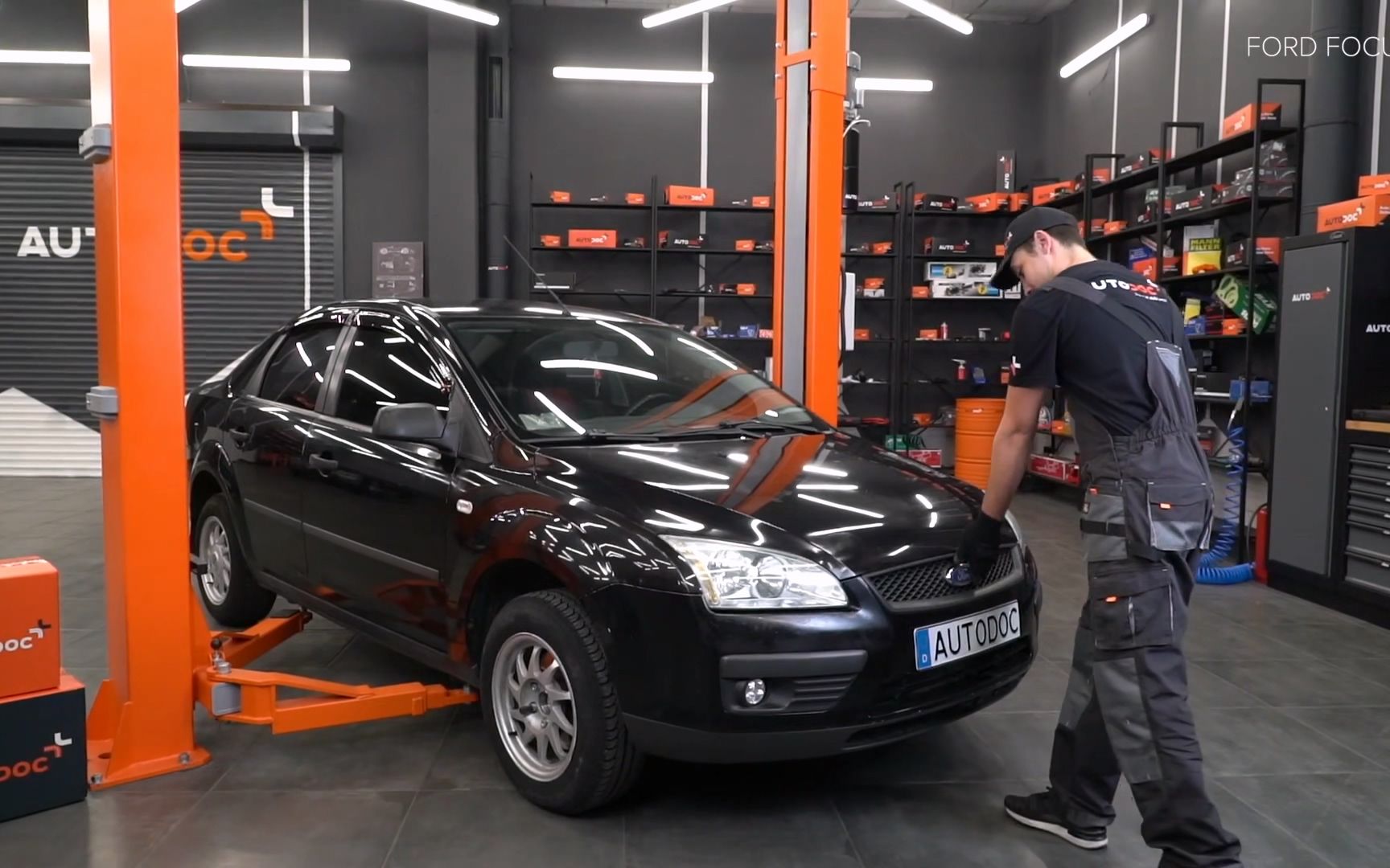 如何自己更换老福克斯前减震减震胶