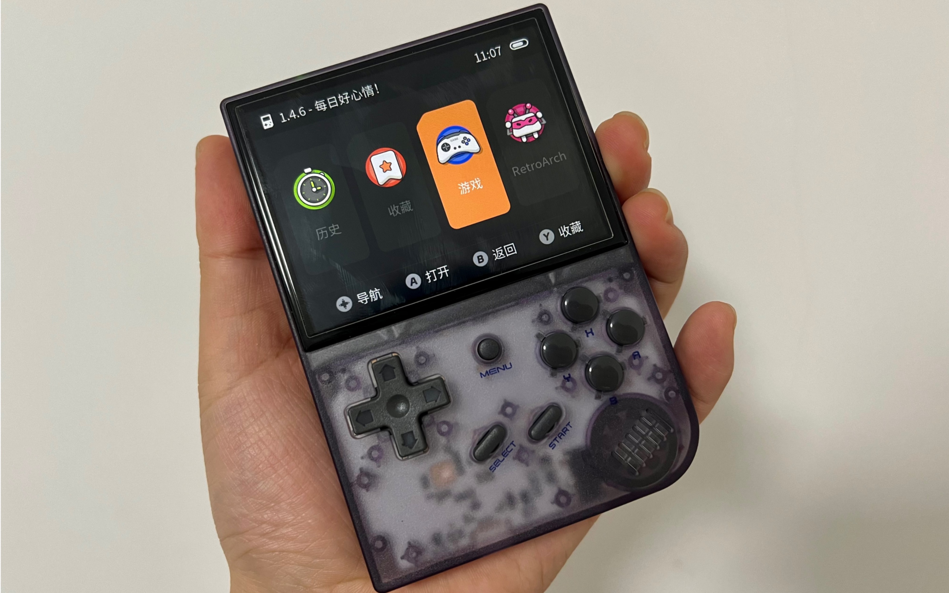 【掌机开箱】玩玩PS1足够了!256元包邮的大蒜系统的周哥RG35xx紫...