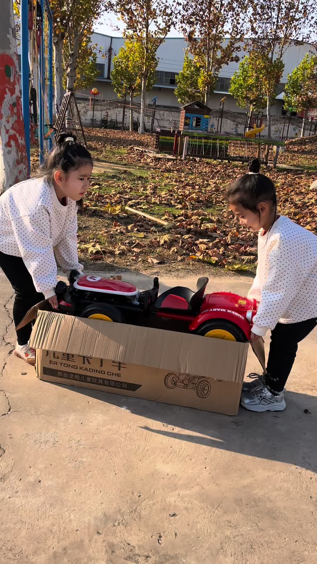 女儿超喜欢的电动卡丁车,高功率双驱电机,动力十足,坚固底盘结构,大人...