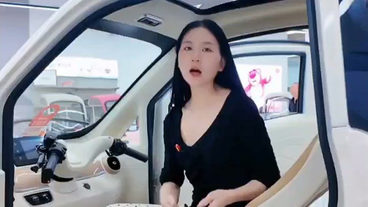 ...全封闭电动三轮车 珍珠白 铅酸电池版 50-60公里续航 家用小型老人...