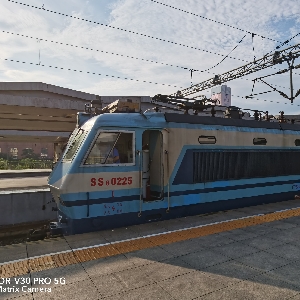 奔驰的韶山8 