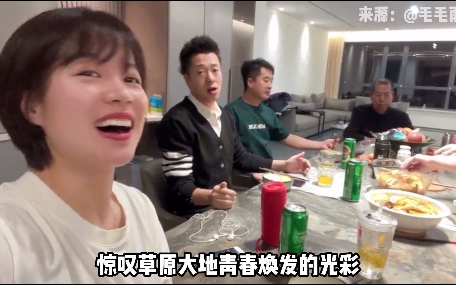 小姐姐新年演唱歌曲《为内蒙古喝彩》。网友:内蒙古人民发来贺电