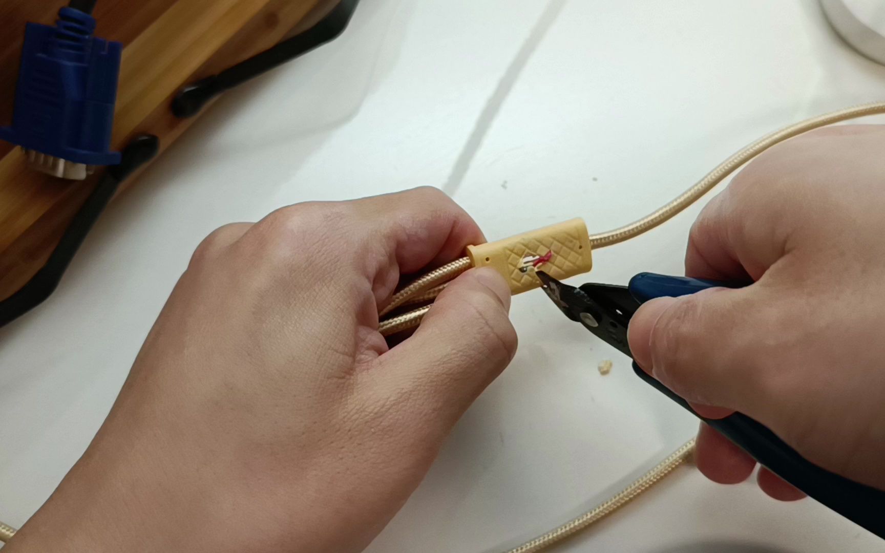 【维1】修一条USB三合一数据线