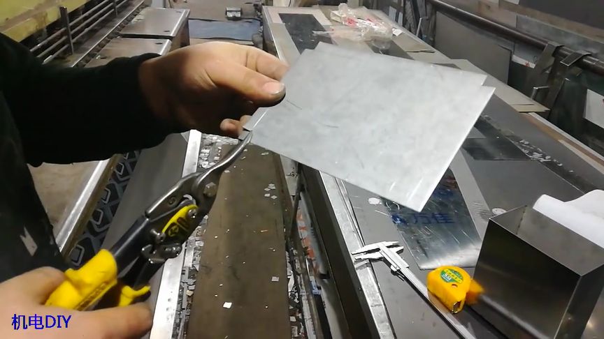 自己动手组装12V45安时锂电池!先来制作一个不锈钢外壳