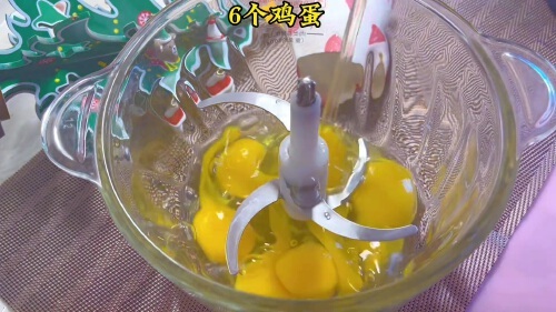 姐妹们孩子想吃蛋糕不要出去买了,自己在家做,简单方便还好吃