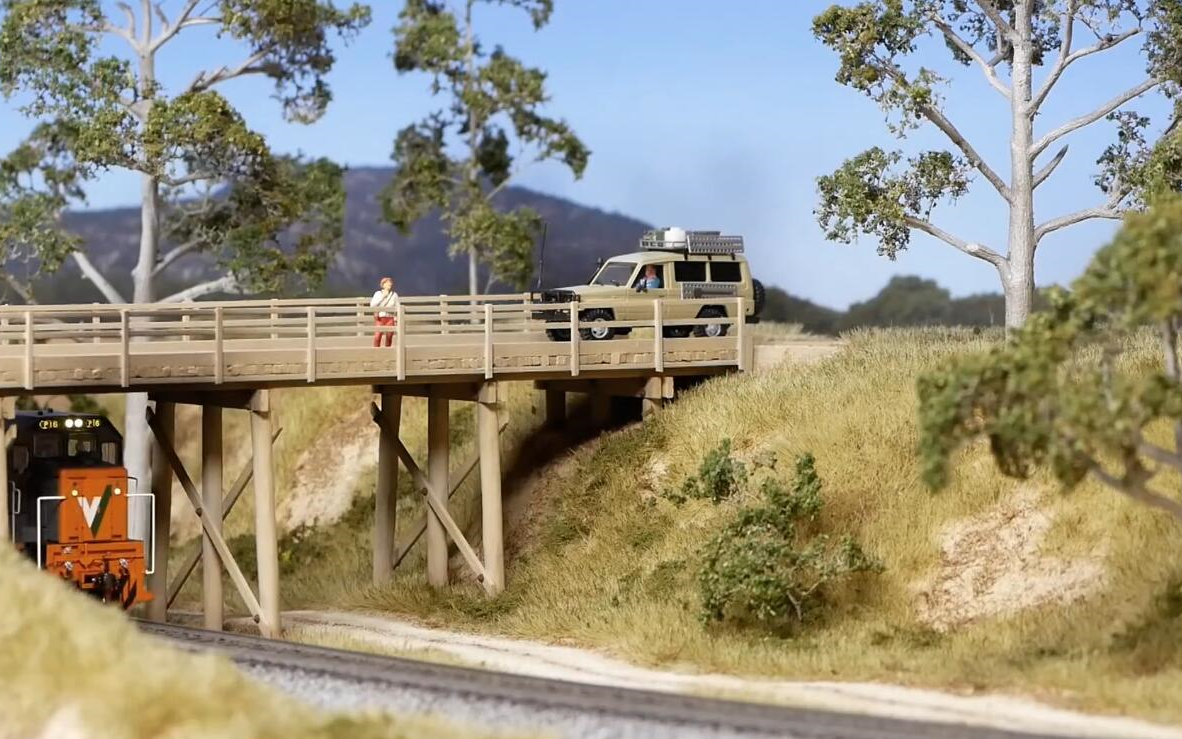 建一个火车通过桥梁模型#转载#Luke Towan