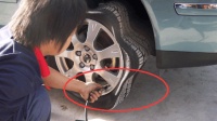为什么老司机都喜欢给轮胎加氮气? 原来好处这么多, 看完才知道