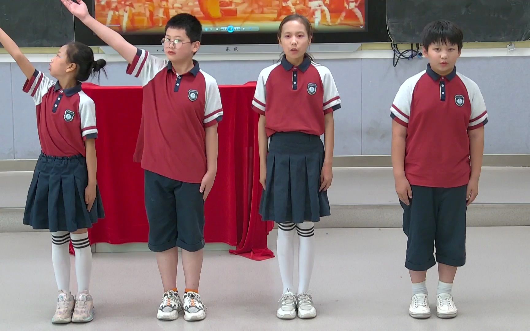 ...苏雨轩+程士航+周子龙《红色胜利百年录》指导老师:李静+++孙永浦