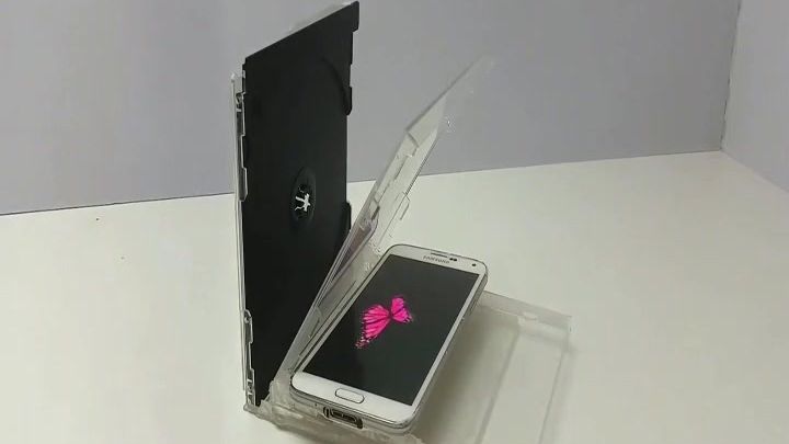 用透明光盘盒做的手机全息投影仪,在家里就可以看3D影片