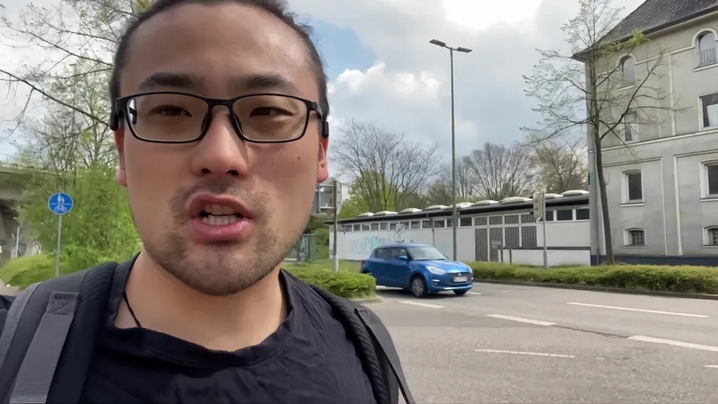 去小镇领免费的电话卡,据说无限流量,看看能不能领到