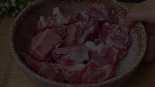 冬天天气冷,要多喝这道排骨淮山菌菇汤,汤鲜味美,暖胃又营养