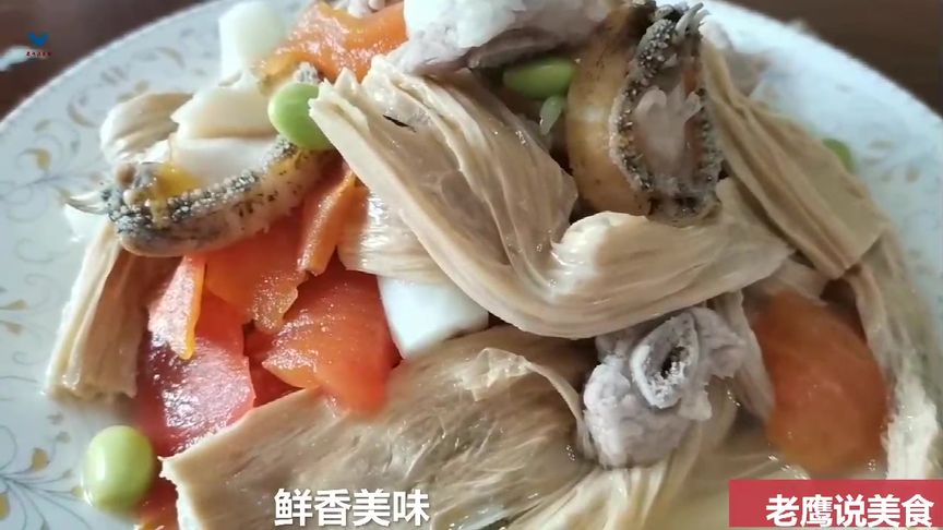 鲜鲍鱼淮山腐竹浸排骨、鲍鱼性平,具有滋阴、清热、明目的功能