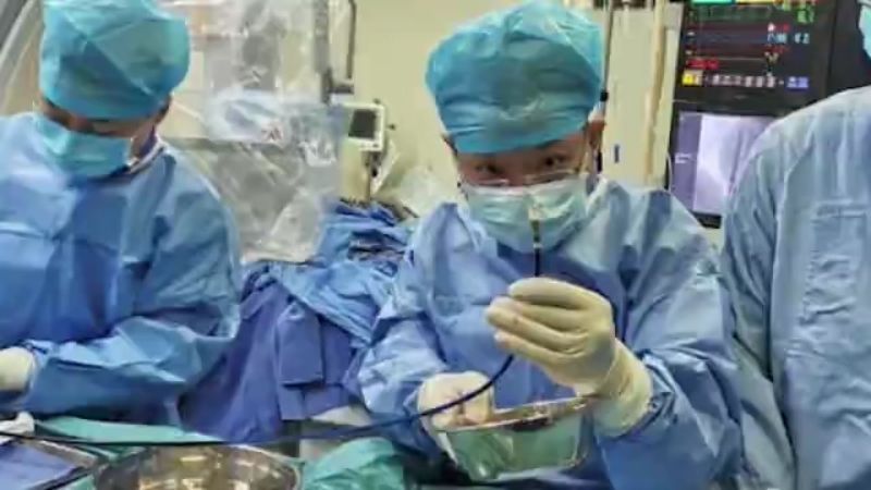 73岁老人植入深圳首例无导线起搏器,续航超12年,为世界最小