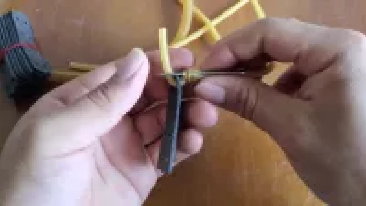绑弹弓圆皮筋教学