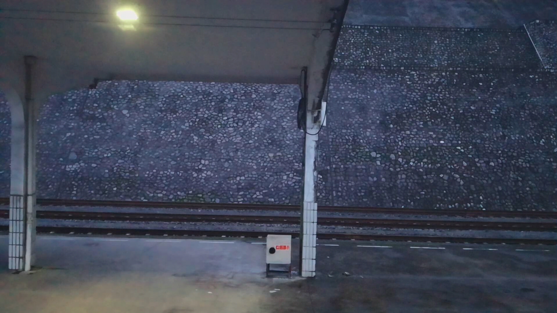 【中国铁路】K365次列车兴义站出站