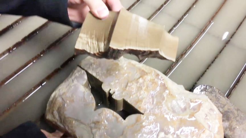 最锋利的刀竟是水做的,金刚石、钛合金分分钟给你切开