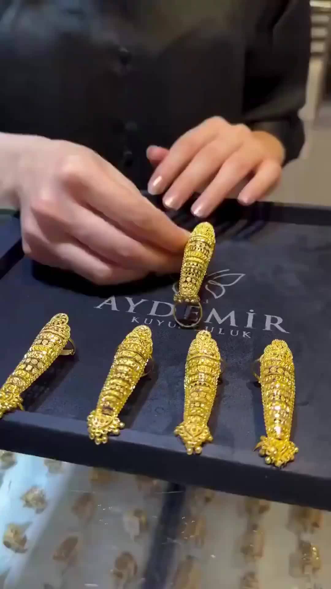 这黄金戒指设计太前卫了,网友:放现在老值钱了!