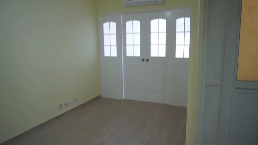 新房装修,客厅隔出来一个卧室,天天有邻居来参观