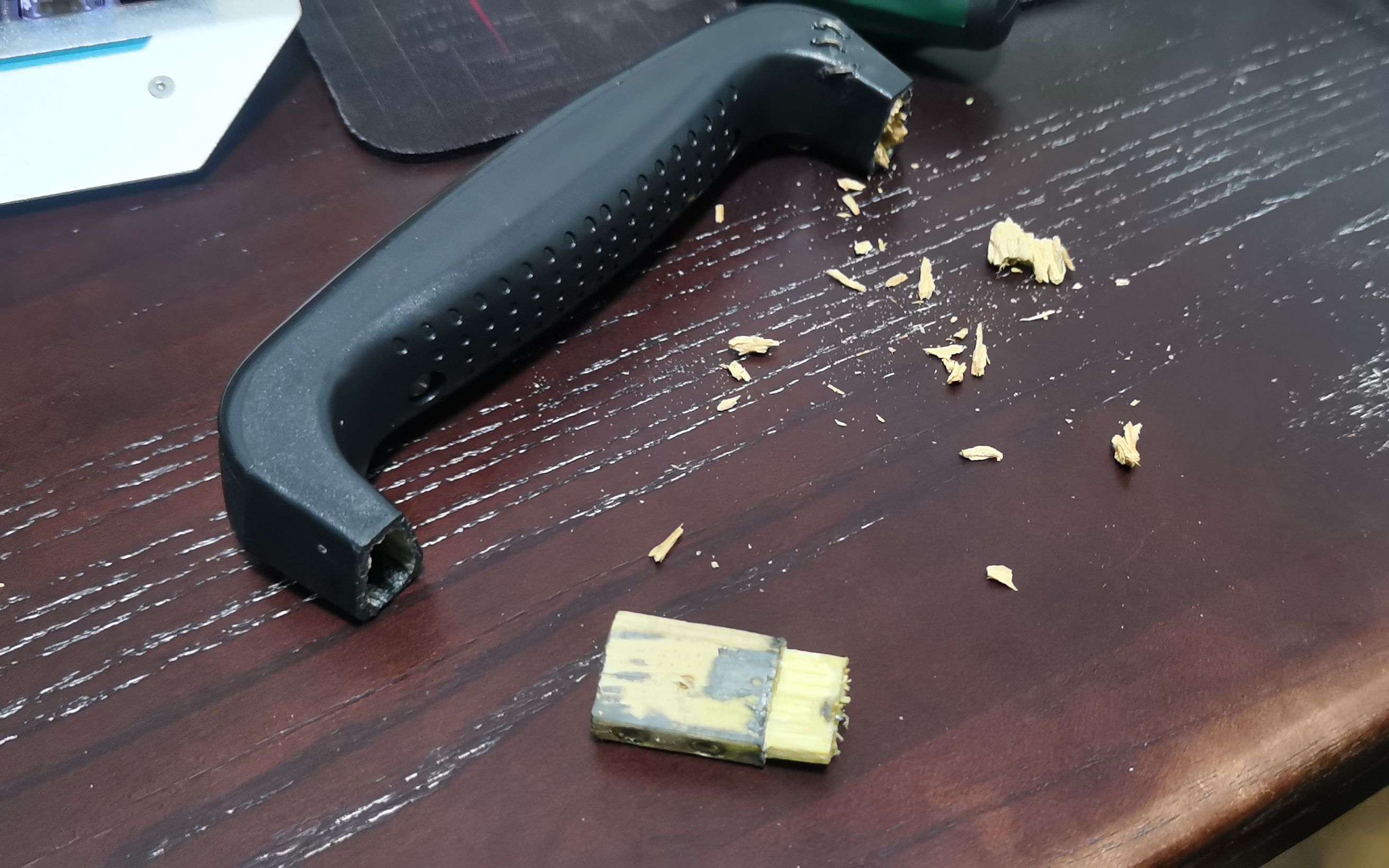 拉杆箱把手坏了怎么办,教你自己动手修复