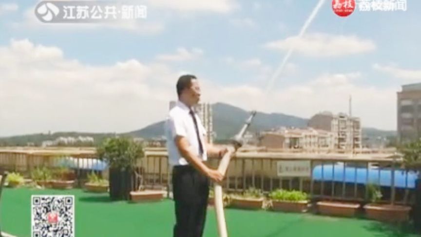 南京拉网排查宾馆酒店消防安全 逃生通道不通畅 厨房未设防火分隔