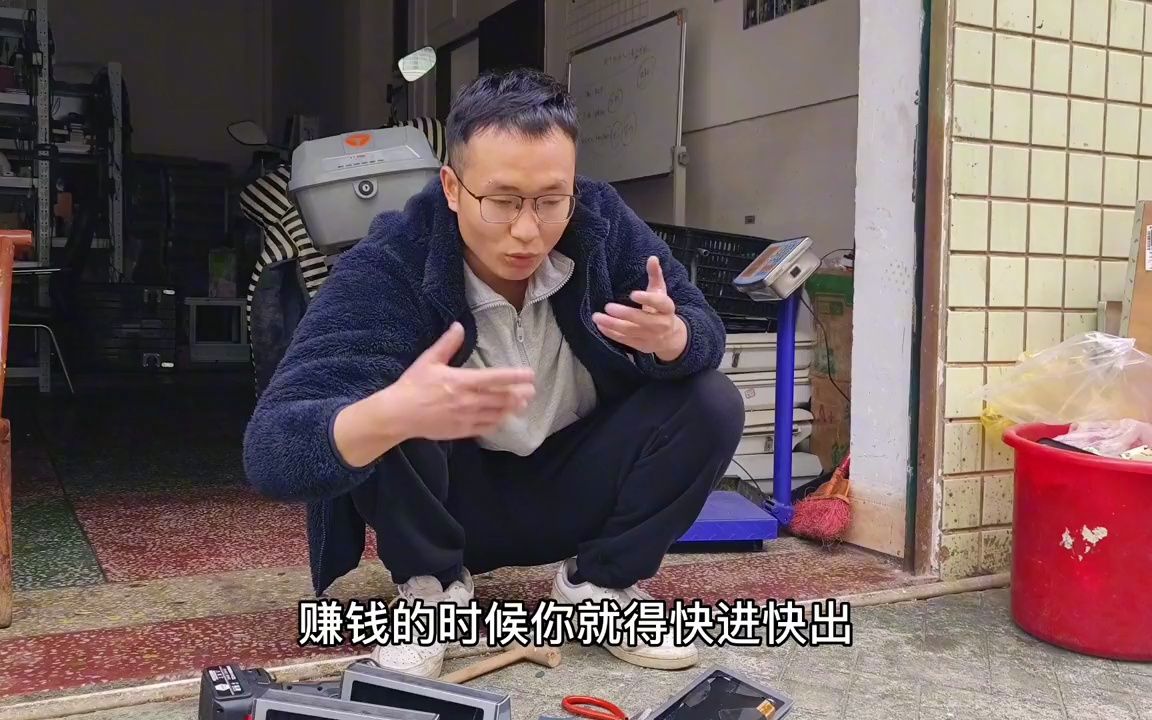 一个电子会议桌牌把它拆解完内部是什么构造,拆解完还能价值多少