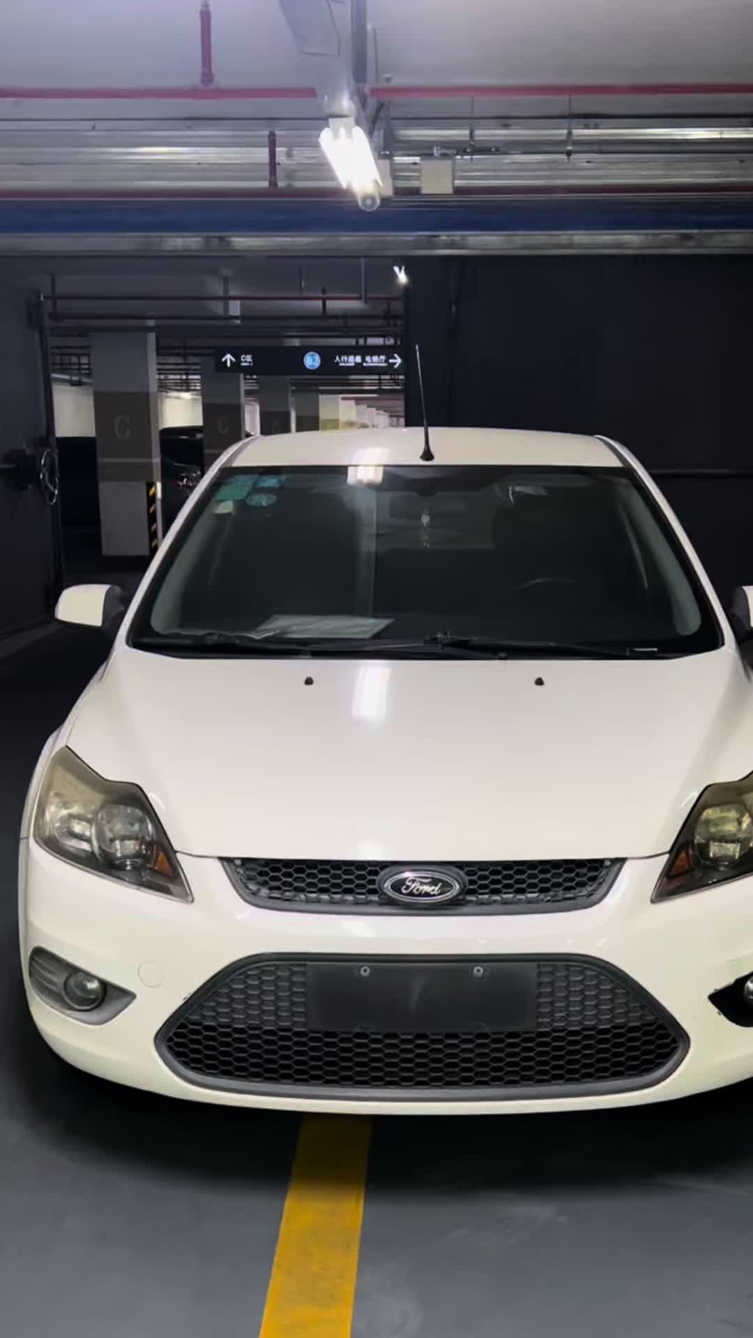 经典两厢福克斯 14年经典两厢自动1.8排量福克斯,全款只要11800包...