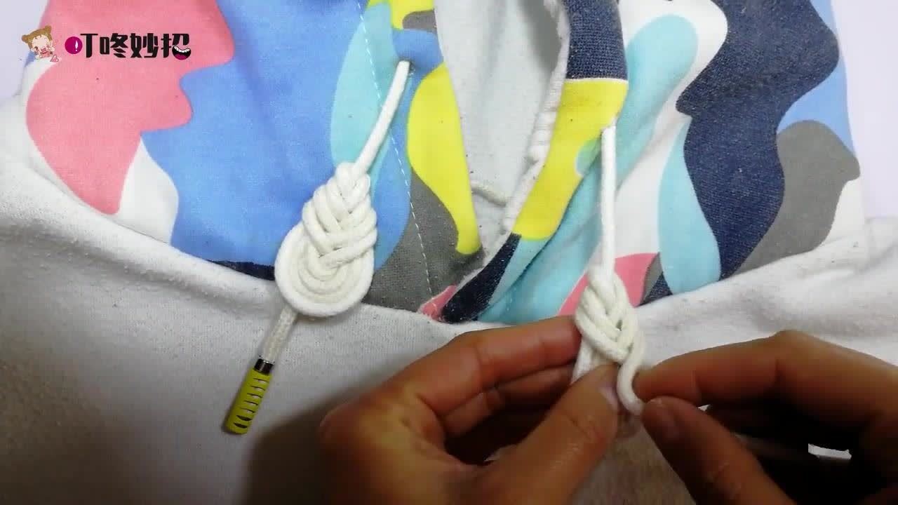 今年流行的卫衣帽绳四种打结方法,时尚个性,每天穿出新花样