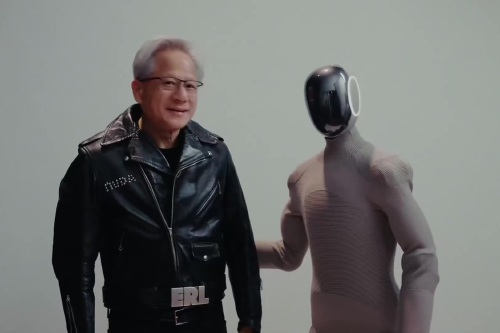 1X Tech的人形居家机器人刚刚送给英伟达老板一件皮夹克