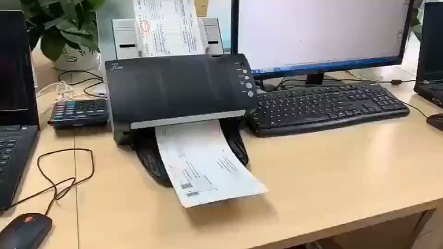 智能财税软件,一键自动扫描上传发票,拒绝人工手动录入出现的错