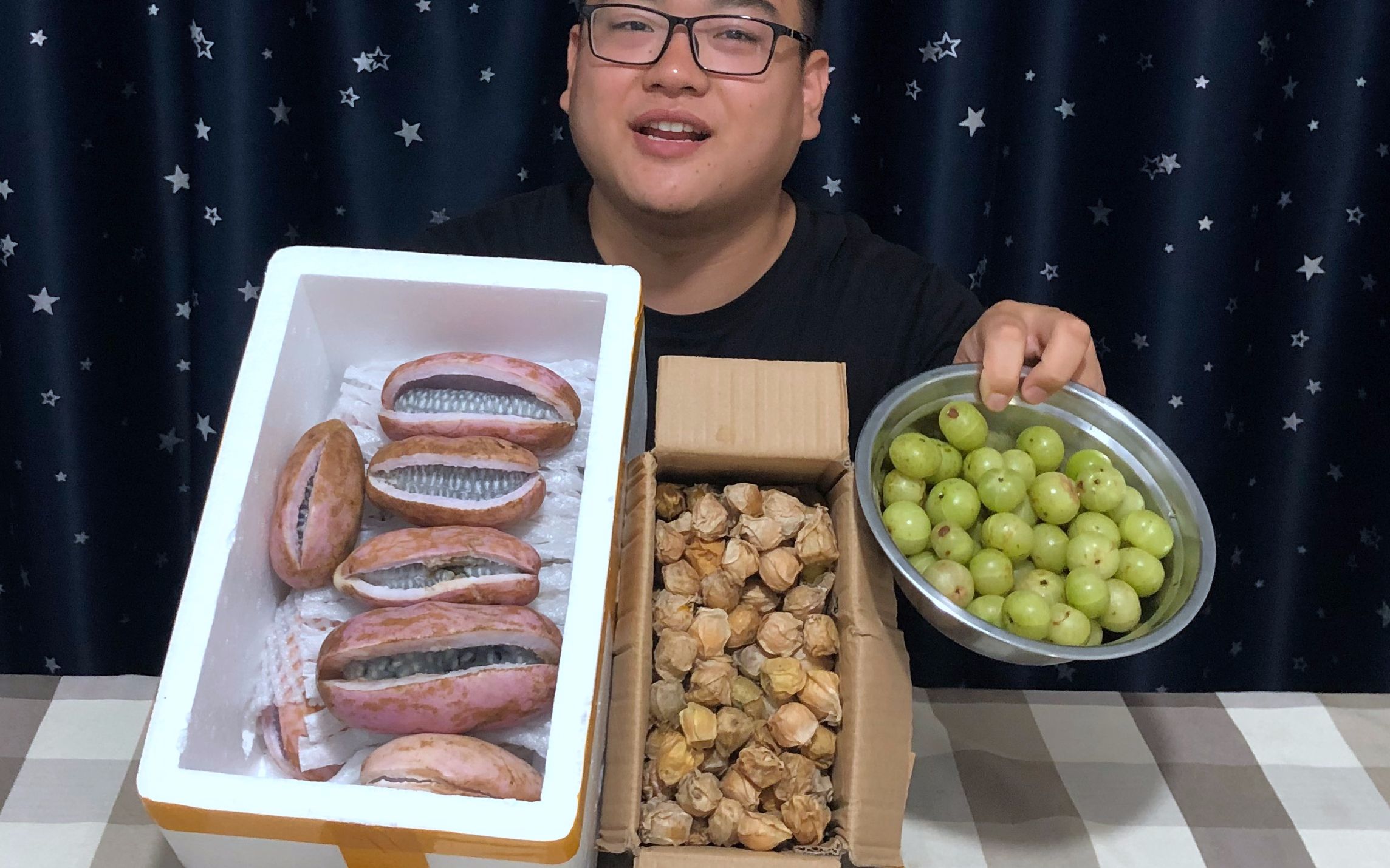 试吃三种名字都没听过的野果,每个都奇形怪状味道独特,长见识了