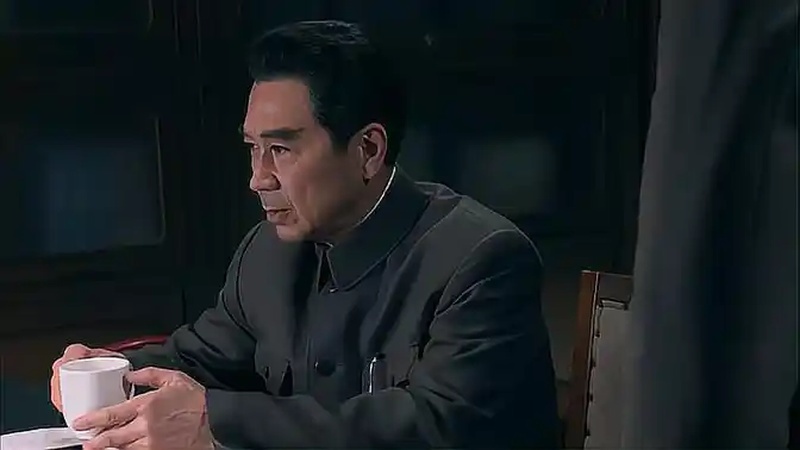 五星红旗:各路代表齐聚北京,总理却先见工人代表,道出原因太赞