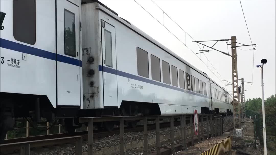 【齐鲁铁路爱好者】山东火车迷百里追车 长城号内燃动车组回送