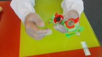 晶明堂教你在家为孩子检测视力——左眼检测法