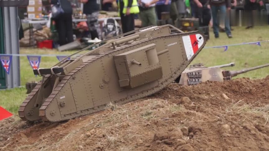 仿真坦克模型,看最初坦克的样子,挺笨重的!