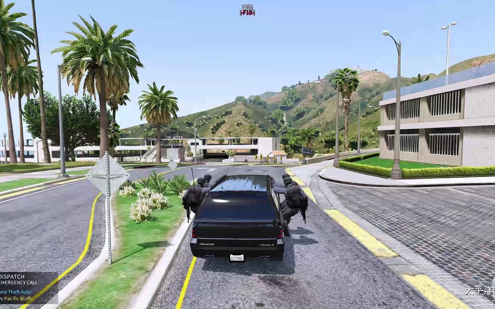 特警小队模拟器:今天接到举报 有人霸占公共设施 逮捕会总部审判