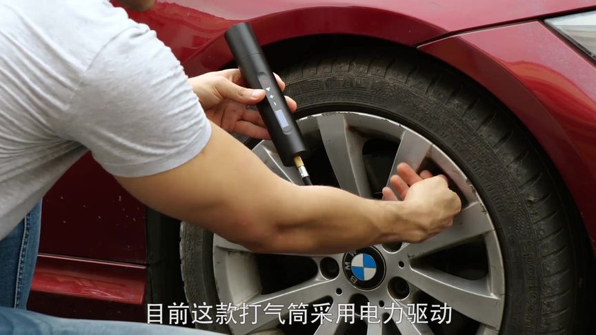 老外的高科技打气筒,只有手电那么大,却能给汽车轮胎打气