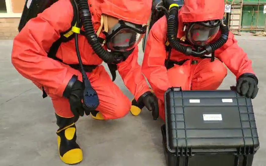上海总队试用新型正压式消防氧气作业呼吸器