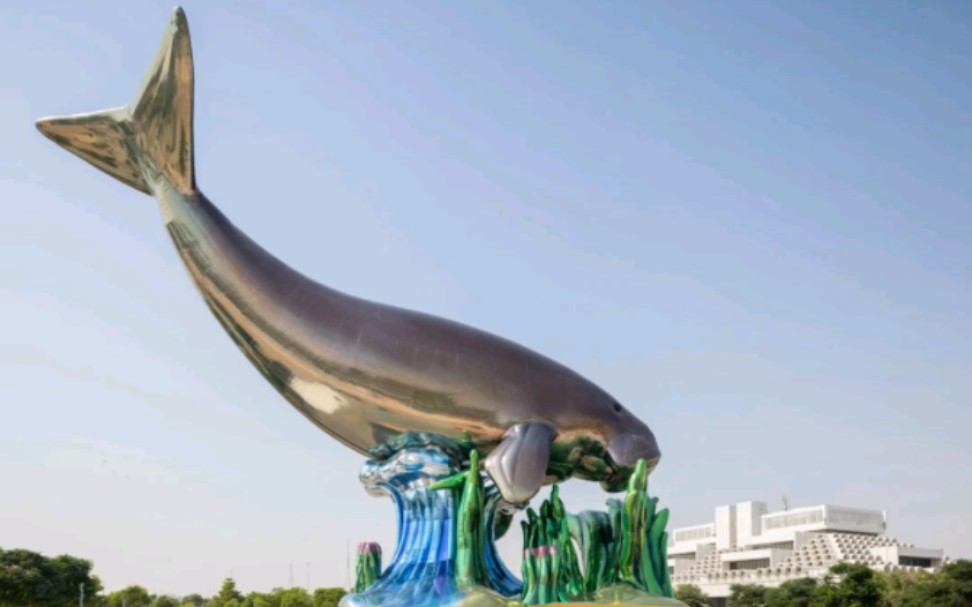 卡塔尔:从世界杯到亚洲杯→_→杰夫·昆斯《Dugong (2022)》