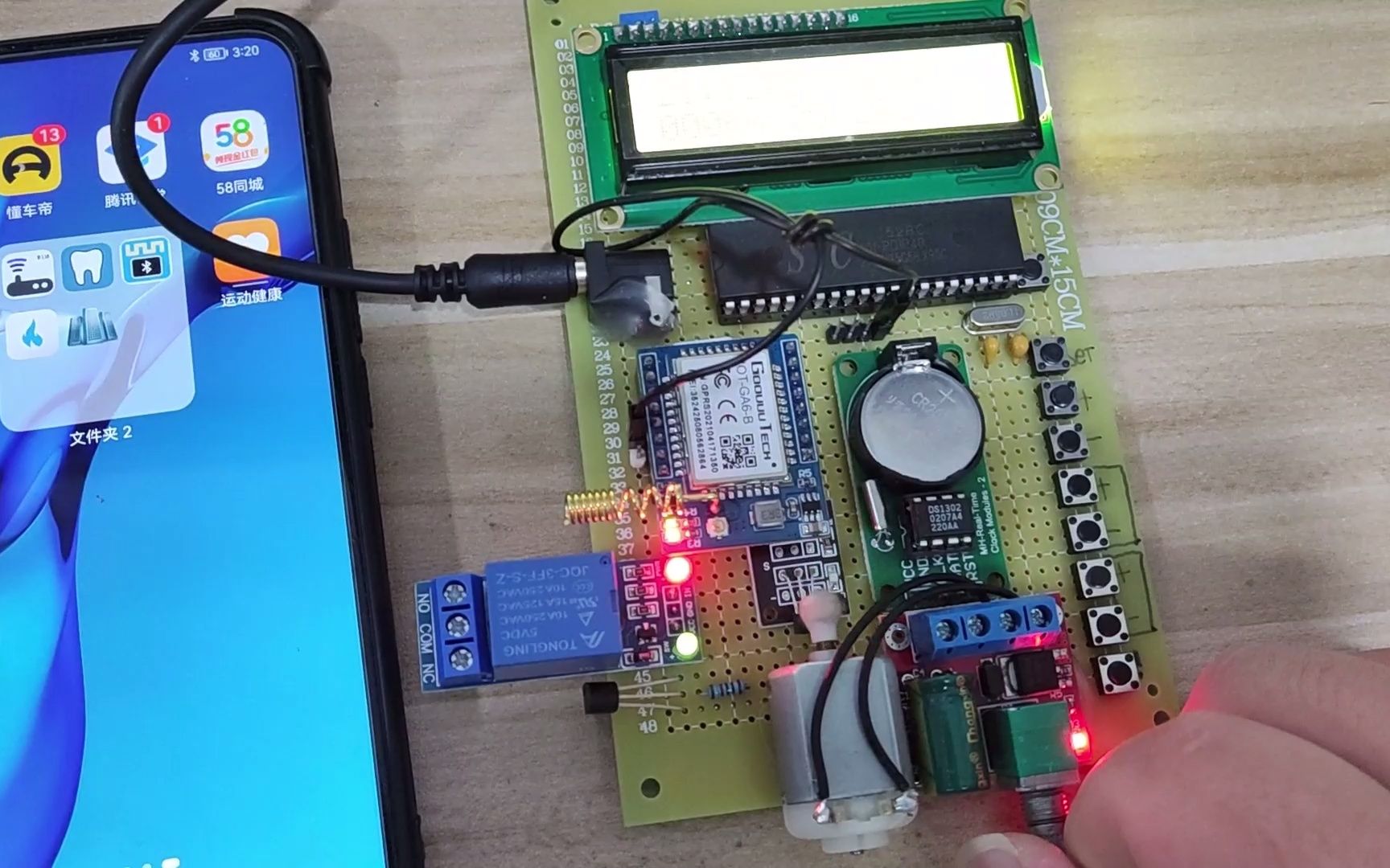 智能出租车计费器-分日间,夜间计费,掉电保存,一键发送报警短信